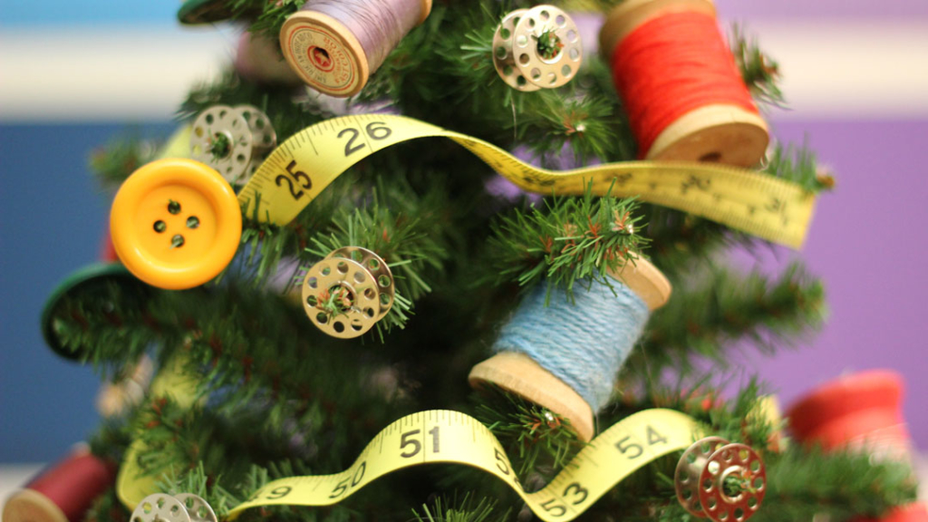 Sewing-Themed Mini Christmas Tree – Jonathan Fong Style